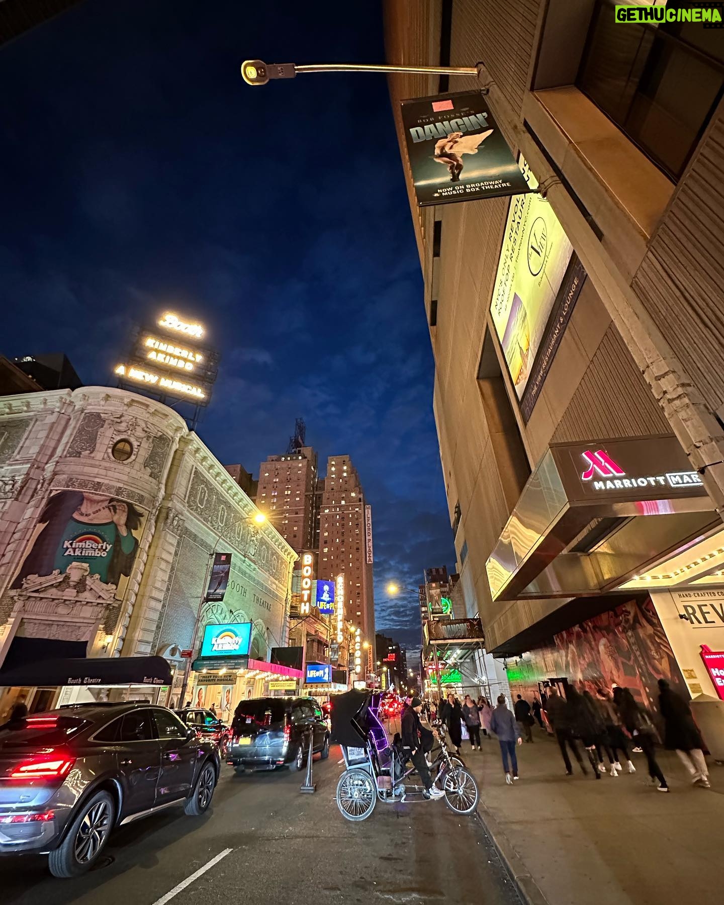 Actress Jessica Keenan Wynn HD Instagram Photos and Wallpapers April ...