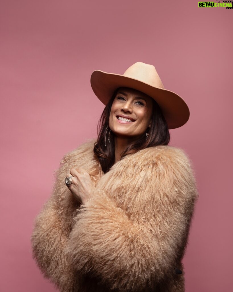 Actress Jill Johnson HD Instagram Photos and Wallpapers May 2024 ...