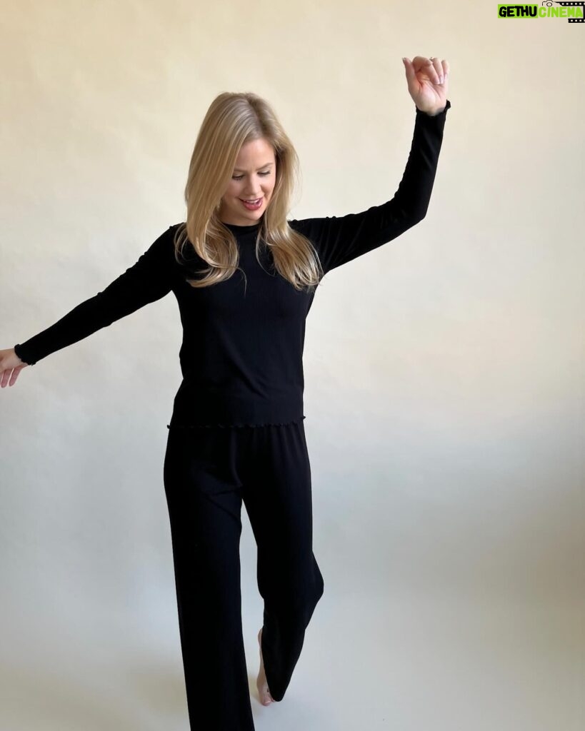 Actress Julie Zangenberg HD Instagram Photos and Wallpapers May 2024 ...