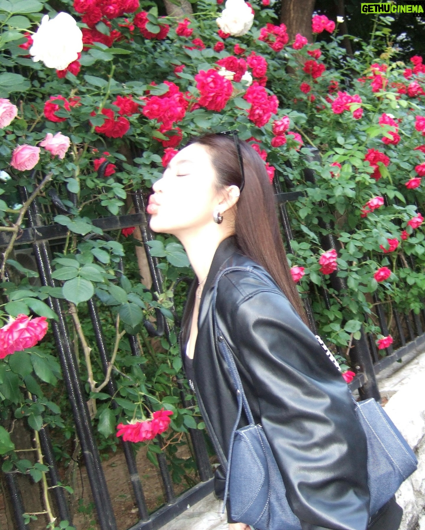 Kanyaphak Pongsak Instagram – เดินเล่นก่อนกลับ ชิลเกิน~~🌲🍃🌷🍁🌸🍂🌼🇰🇷 | Gethu Cinema