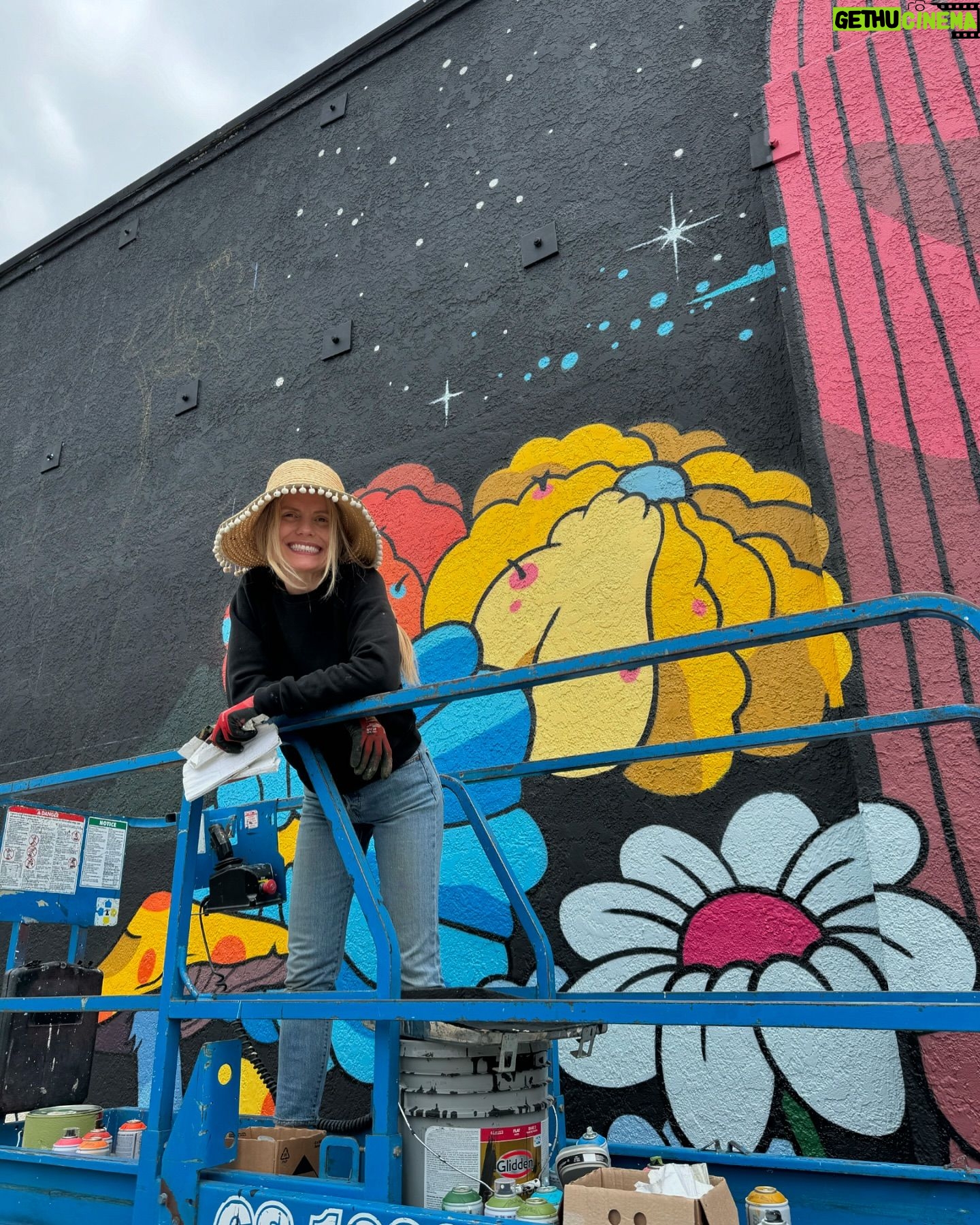 Kate Micucci Instagram – My friends @dabsmyla have painted a new mural ...