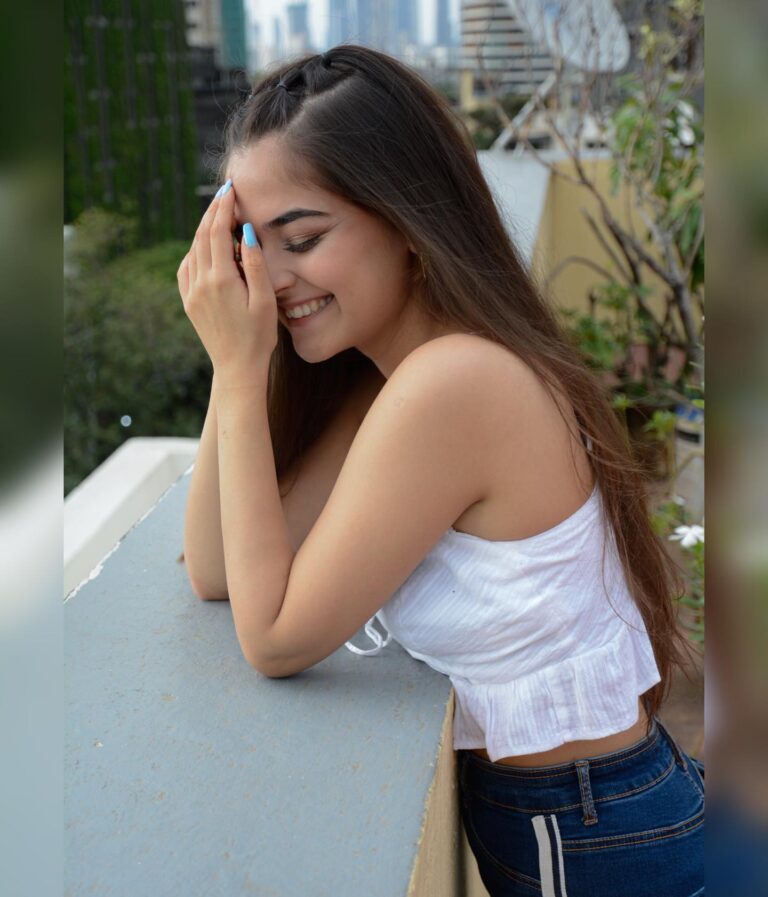 Discover Khushi Mishra’s 10 Most Popular Instagram Pics