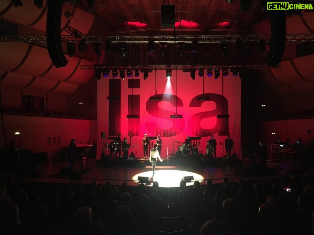 Actress Lisa Stansfield HD Instagram Photos and Wallpapers February ...