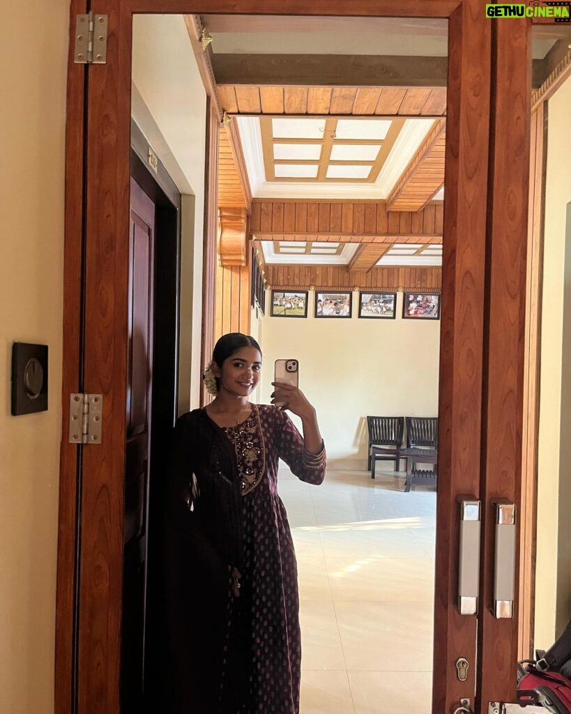 Actress Malavika Manoj HD Instagram Photos and Wallpapers December 2023 ...