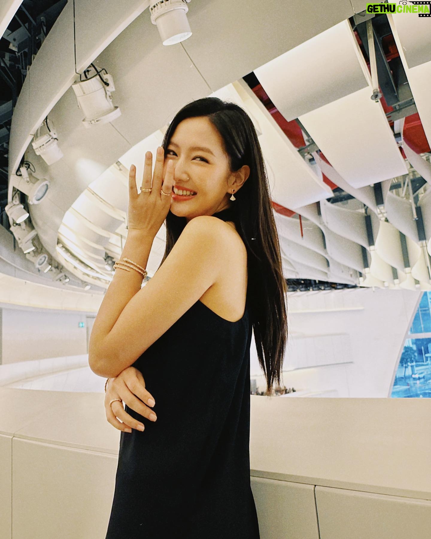 Mandy Tam Man-Huen Instagram – 整晚的感覺就是 世界上有電影實在太好了 要很努力成為更好更好的演員🤍 Dress ...