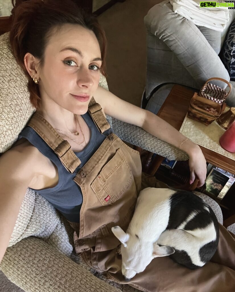 Actress Michaela Jill Murphy HD Instagram Photos and Wallpapers June ...