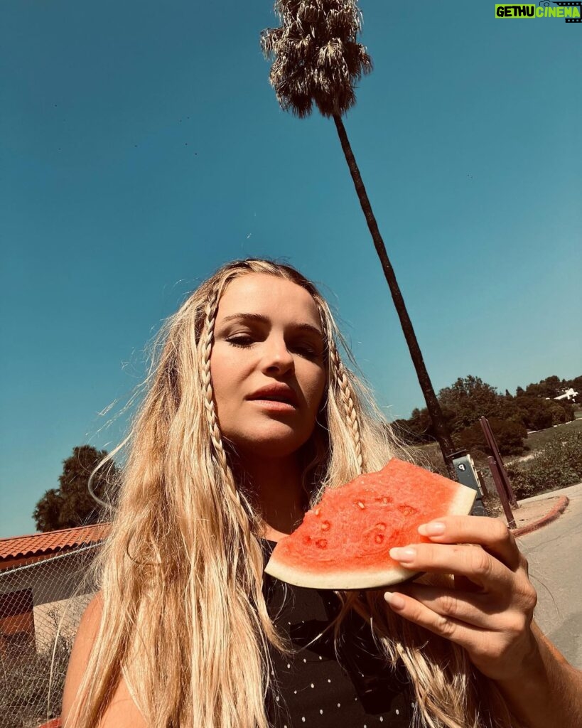 Actress Nanda Ziegler HD Instagram Photos and Wallpapers September 2023 ...