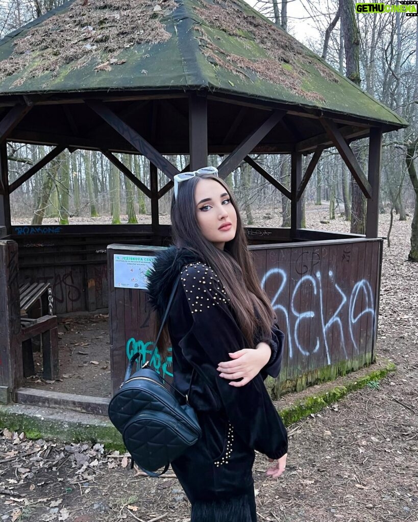Actress Natálie Grossová HD Instagram Photos and Wallpapers April 2024 ...
