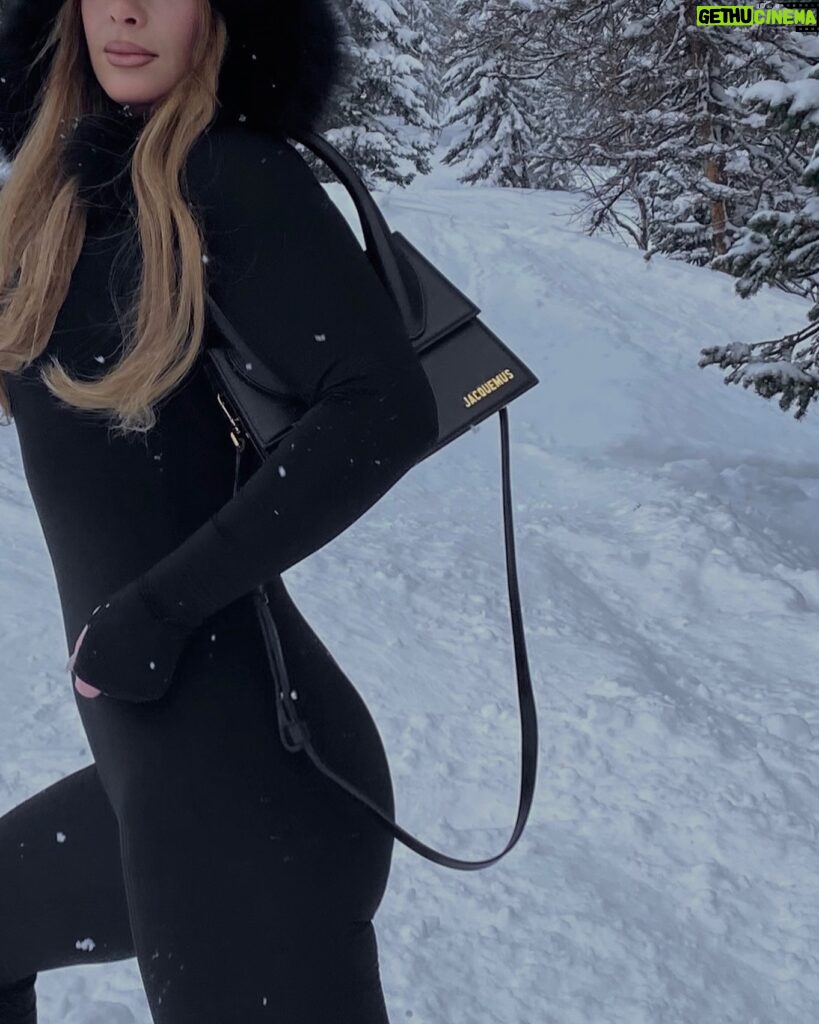 Actress Oksana Adamovich HD Instagram Photos and Wallpapers January ...