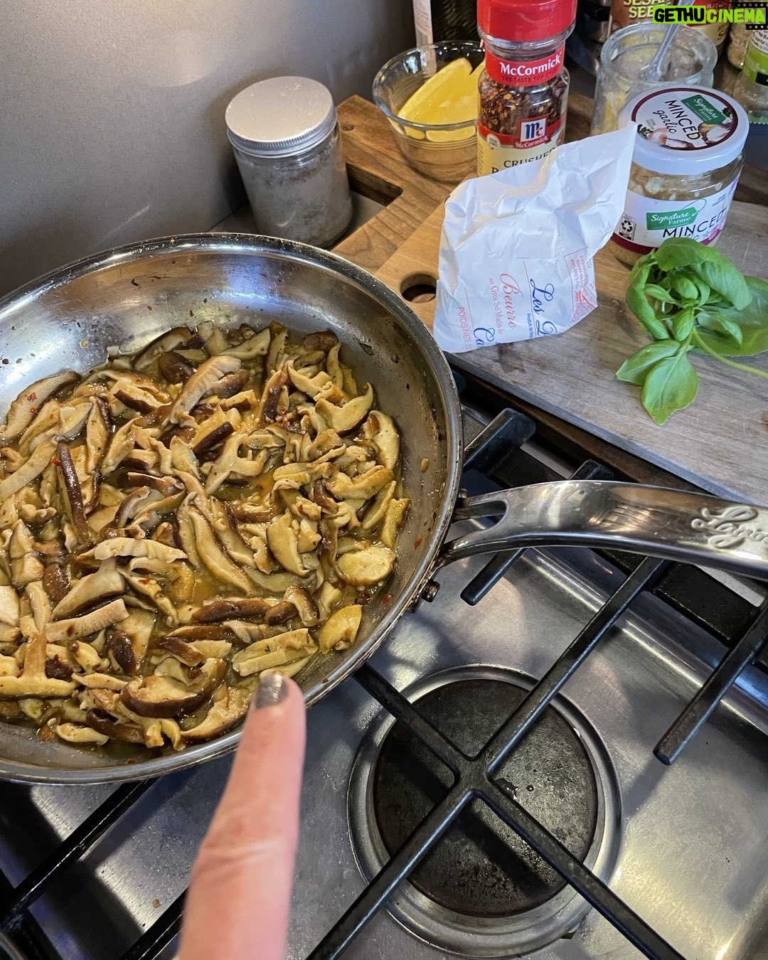 Paget Brewster Instagram – Slooooow shiitake… | Gethu Cinema