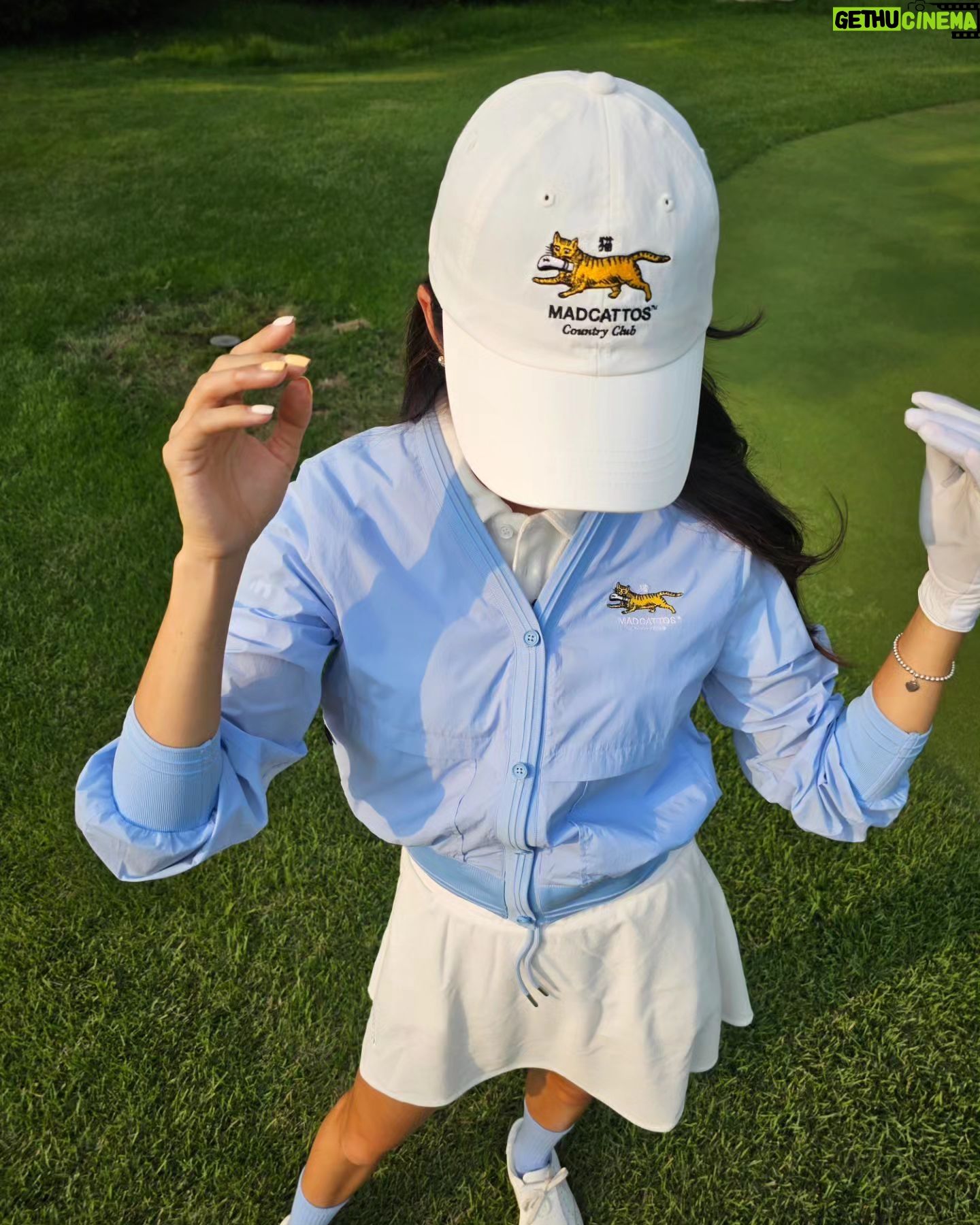 Park Ki-ryang Instagram – 골프도어렵지만 카메라 앞 골프는 더더어렵당…🫠 #prgr #촬영 ...