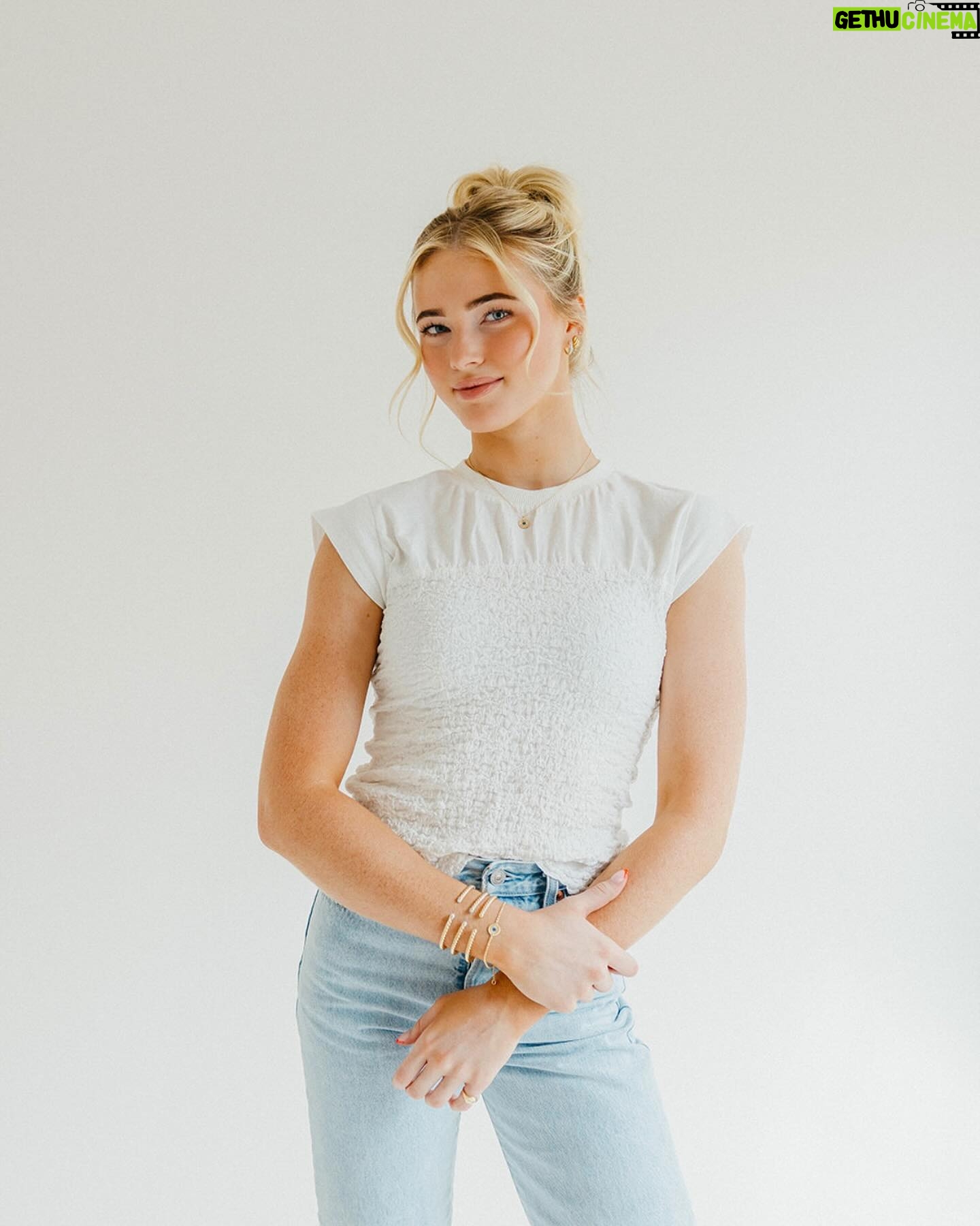 Rylee Arnold Instagram – @davidyurman The perfect gift to celebrate ...