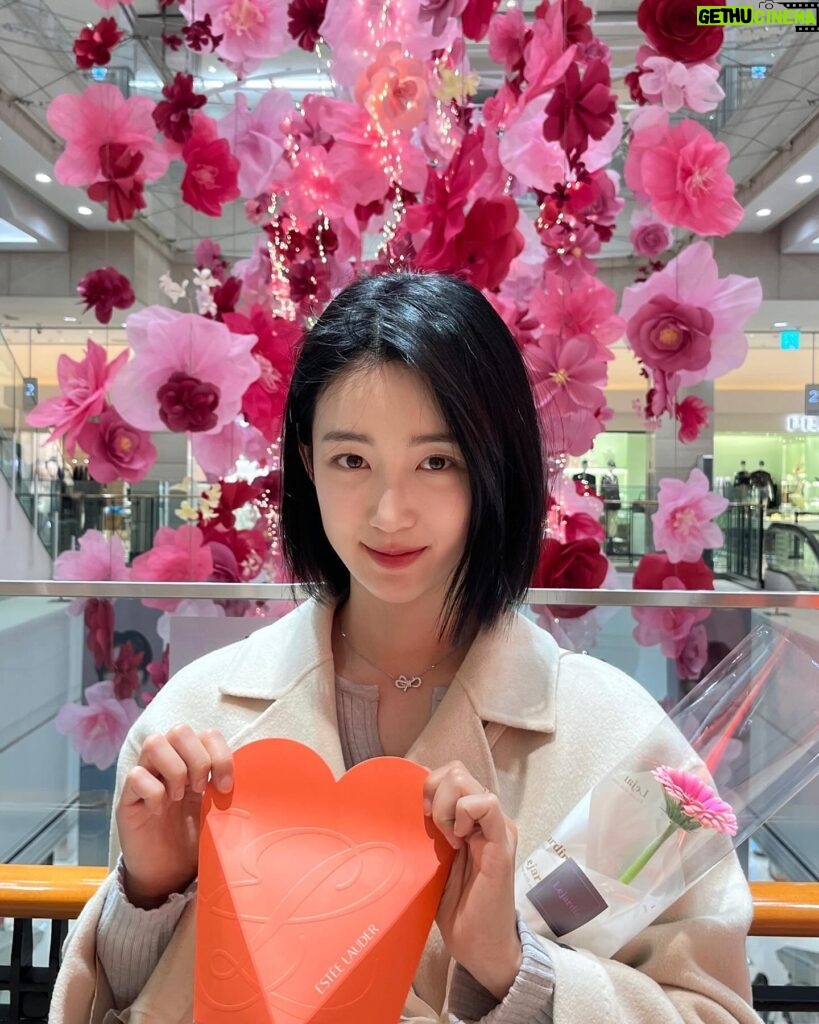 Actress Shin Yeon-suh HD Instagram Photos and Wallpapers June 2024 ...