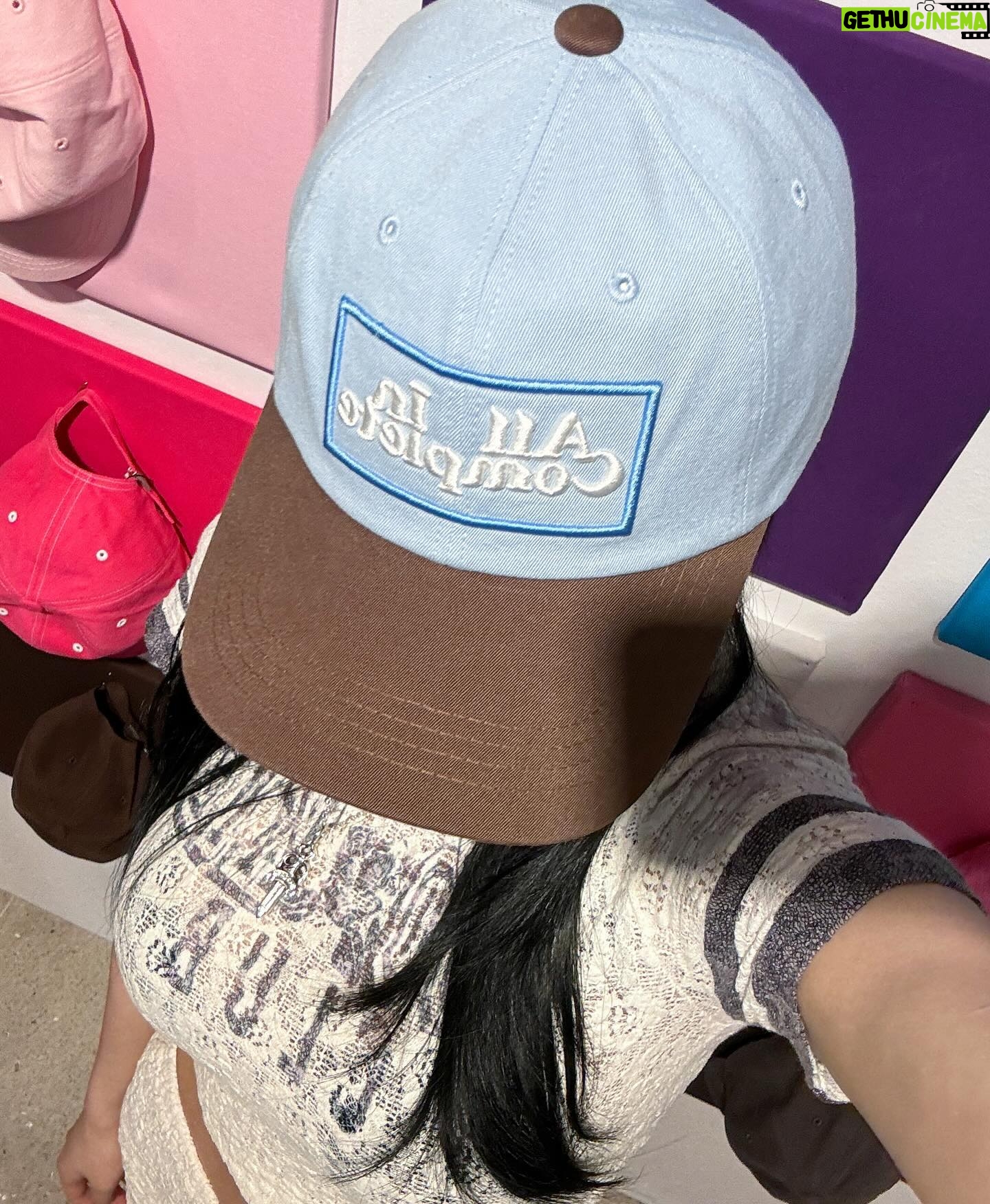 Shin Sae-rom Instagram – #광고 @allincomplete.official 모자 맛집 올인컴플리트 한남동 ...