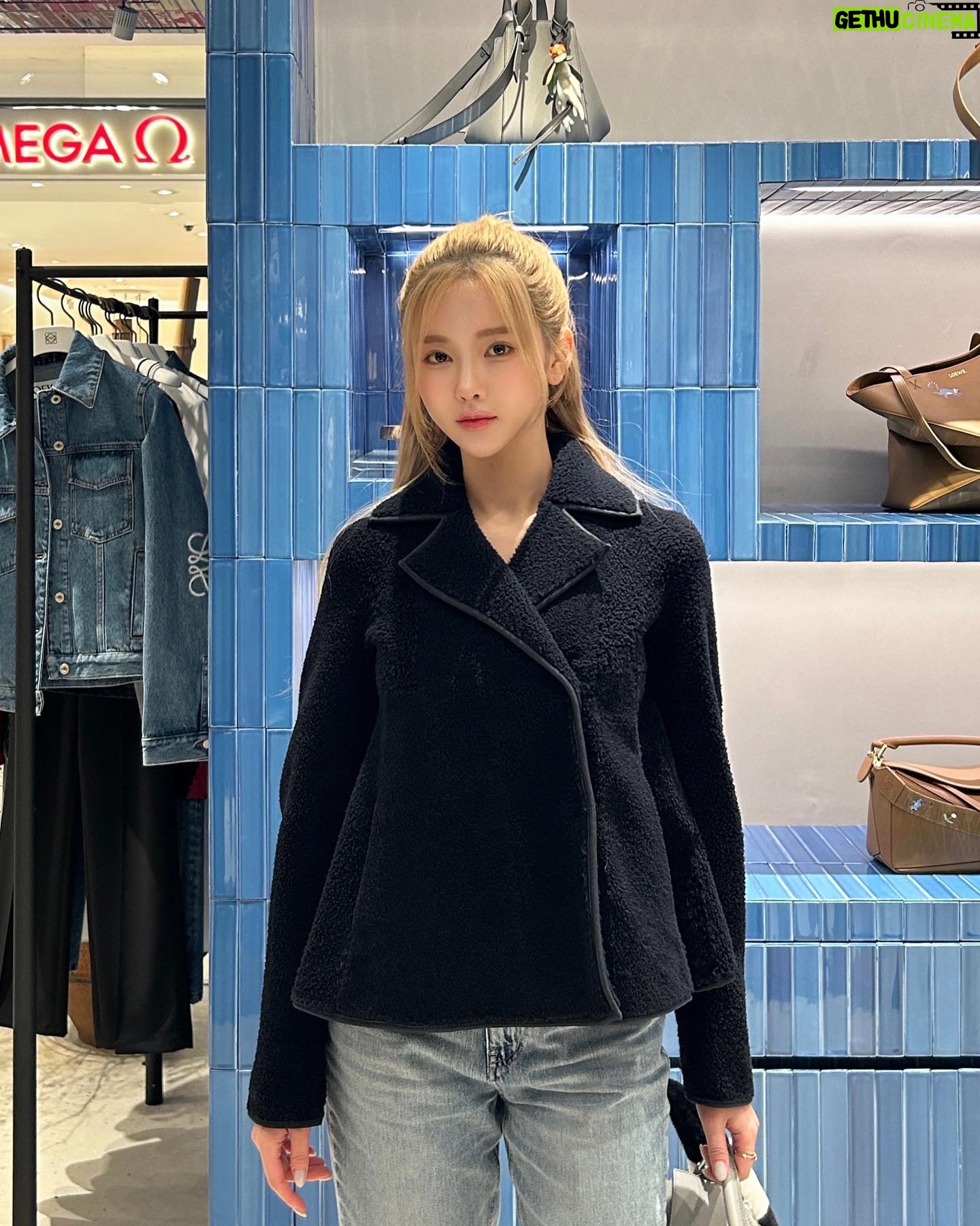 Shin Sae-rom Instagram – LOEWE X Suna Fujita LAUNCHING @loewe @suna ...