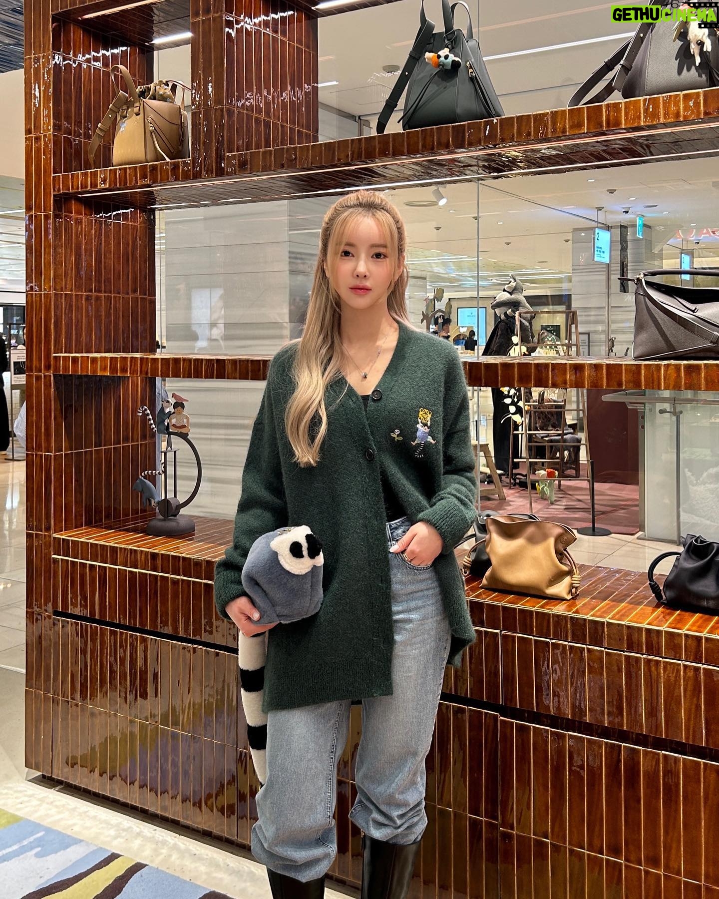 Shin Sae-rom Instagram – LOEWE X Suna Fujita LAUNCHING @loewe @suna ...