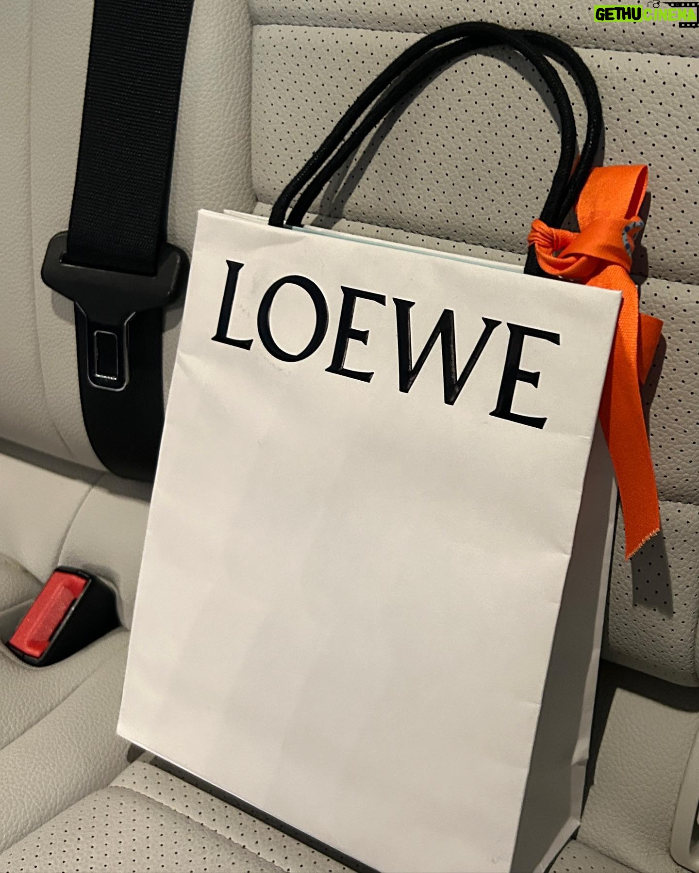 Shin Sae-rom Instagram – LOEWE X Suna Fujita LAUNCHING @loewe @suna ...