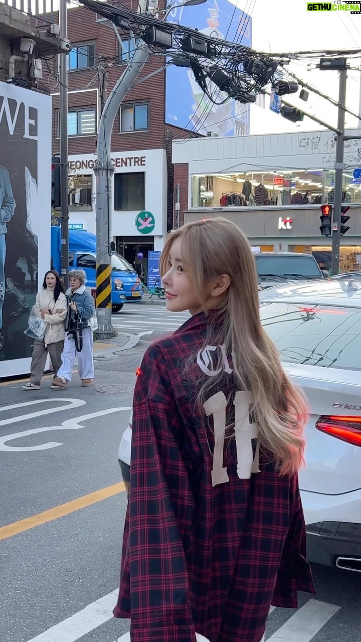 Shin Sae-rom Instagram – 아이컨텍 한사람 .. | Gethu Cinema