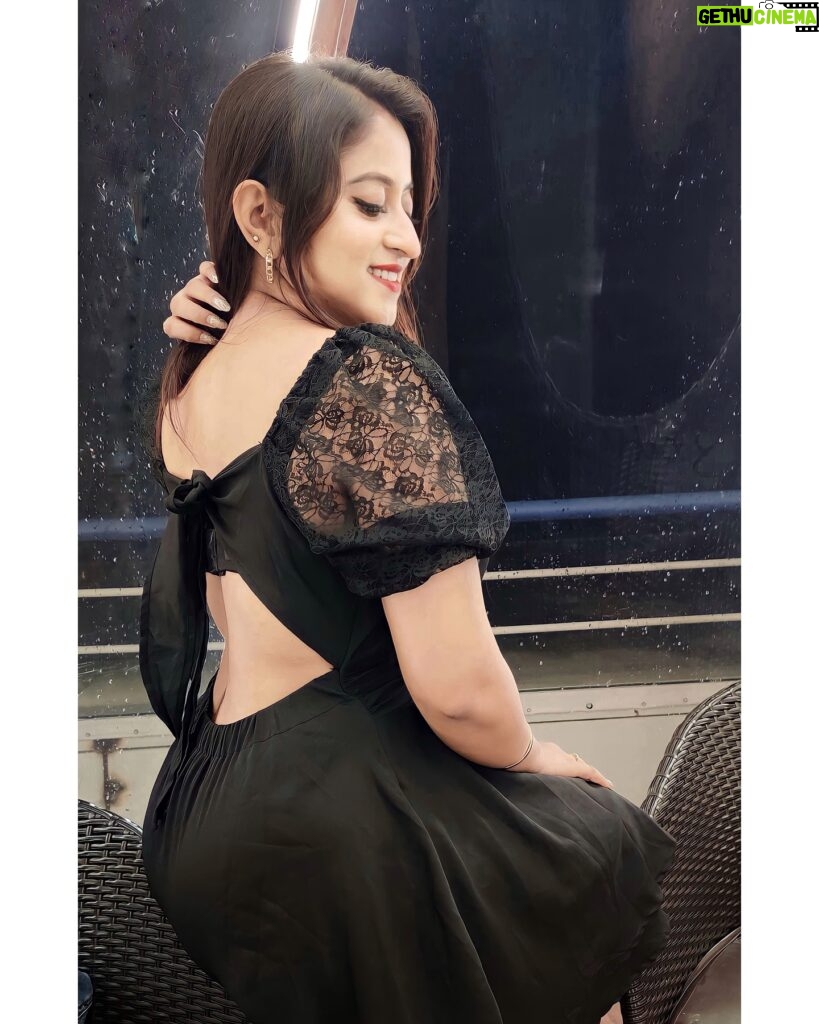 Actress Shruthi Ramesh HD Instagram Photos and Wallpapers June 2024 | Gethu Cinema