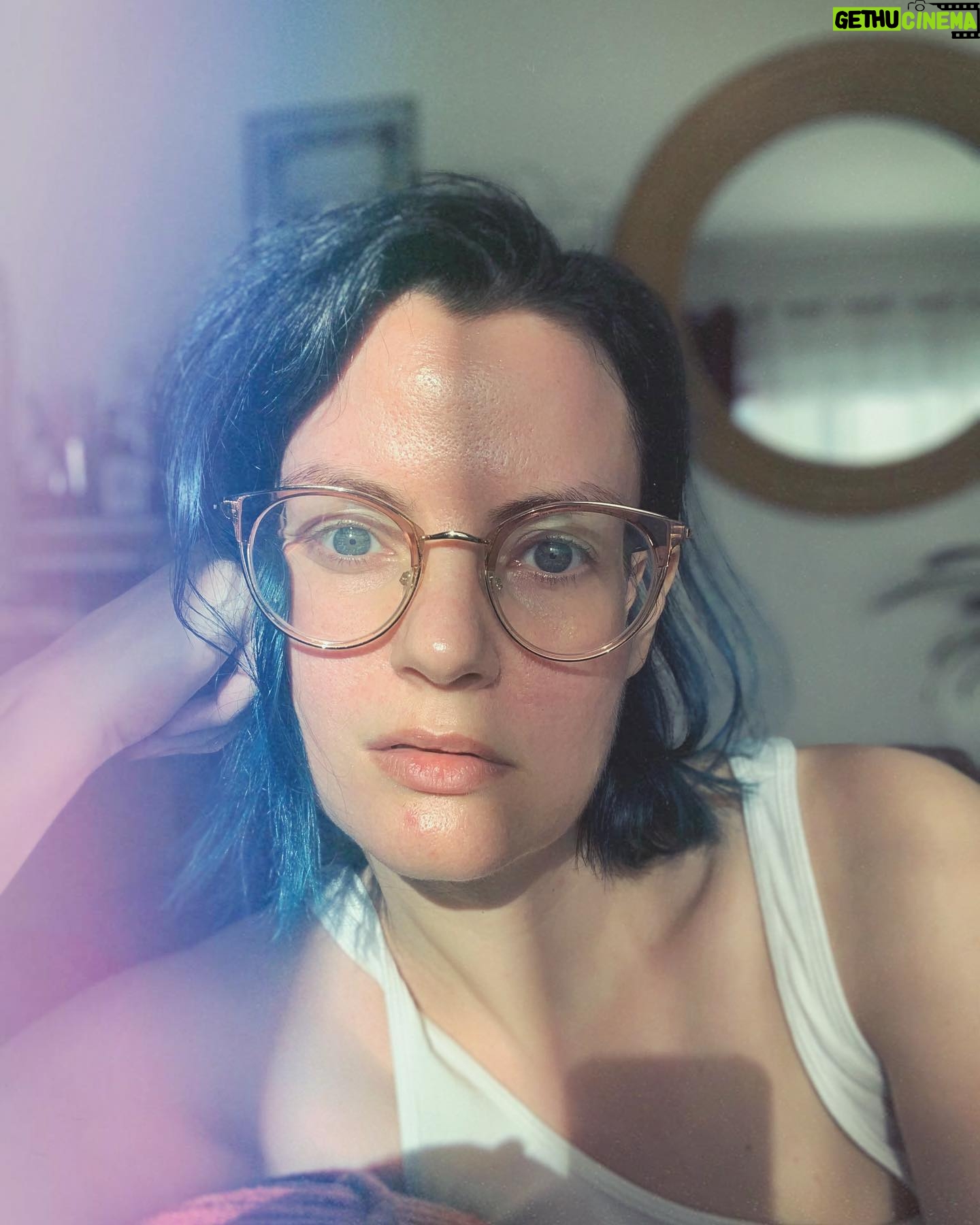 Actress Siobhan Thompson HD Instagram Photos and Wallpapers November ...