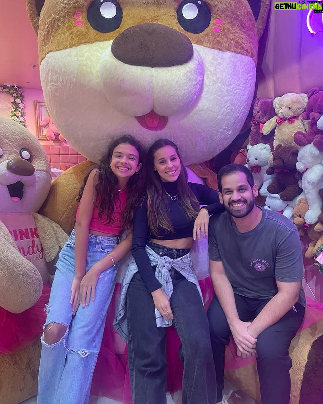 Thati Lopes Instagram – Foi só um passeio de shopping cuidando da ...