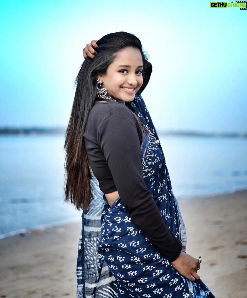 Actress Tina Philip HD Instagram Photos and Wallpapers May 2024 | Gethu ...