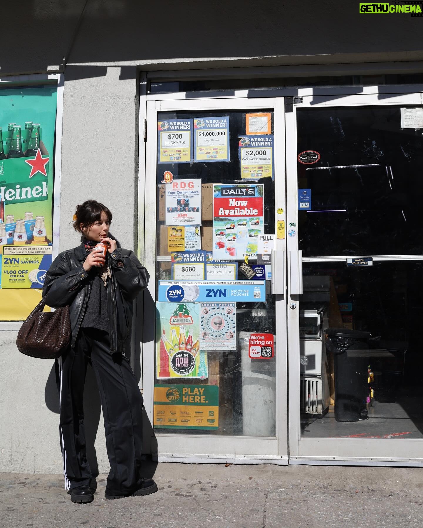 Actress Vivien König HD Instagram Photos and Wallpapers May 2024 ...