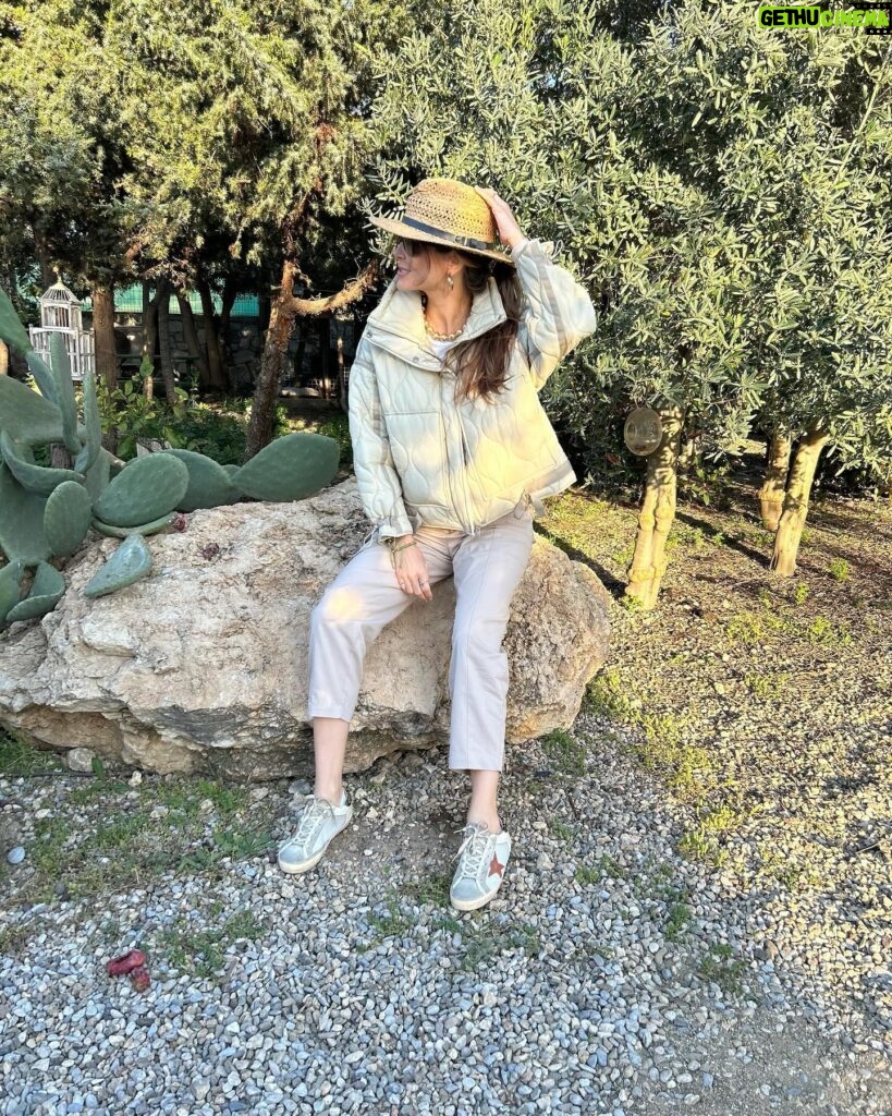 Actress Zeynep Özder HD Instagram Photos and Wallpapers April 2024 ...