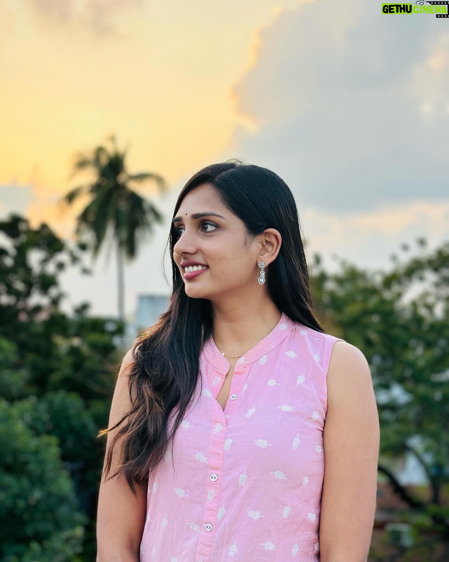 Actress sai Dhanya HD Instagram Photos and Wallpapers July 2024 | Gethu ...