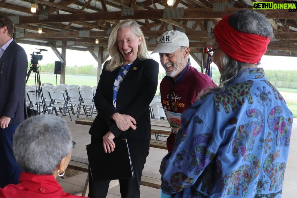 Actress Abigail Spanberger HD Instagram Photos and Wallpapers April ...