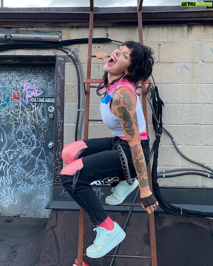 Actress Alexis Krauss HD Instagram Photos and Wallpapers August 2023 ...