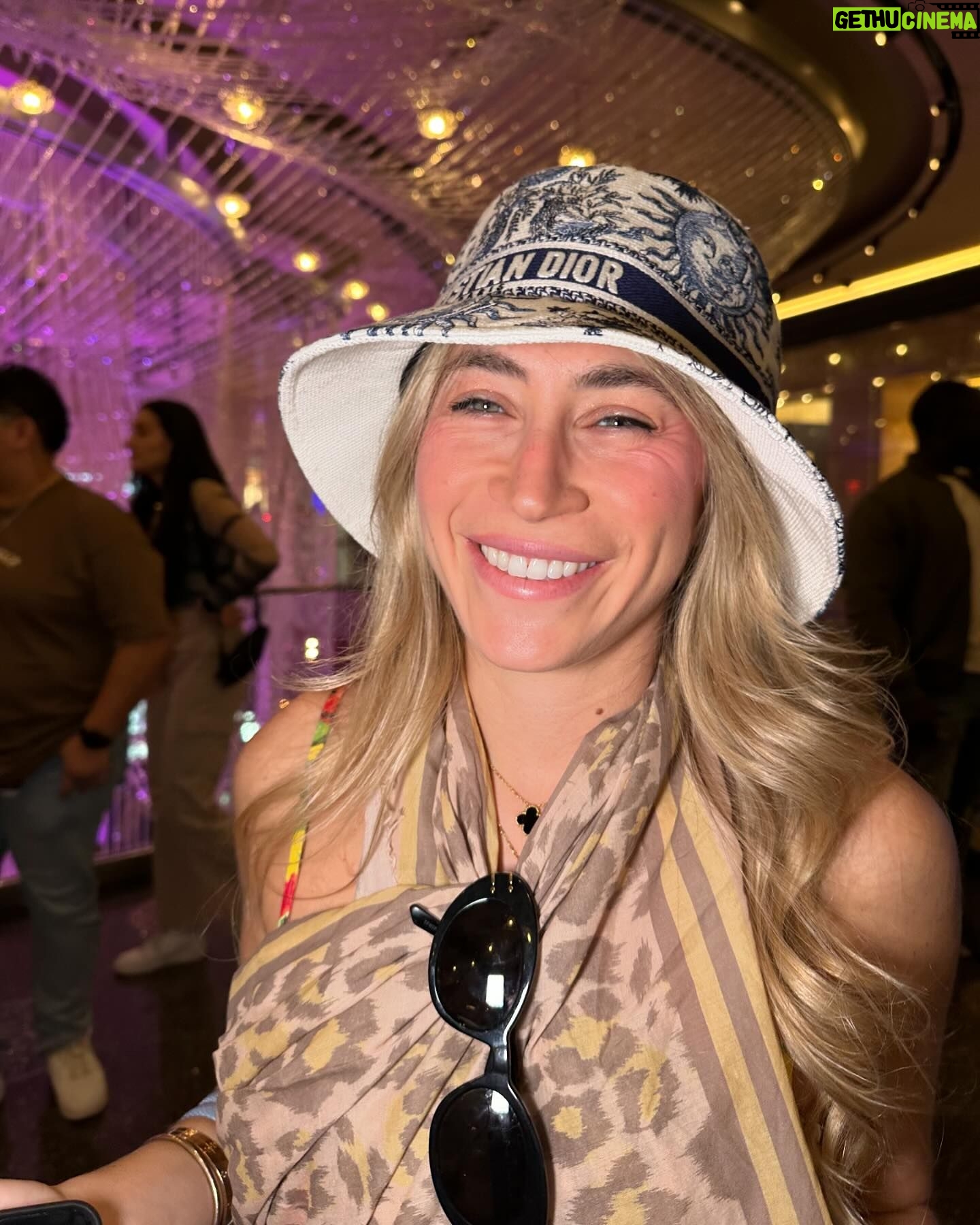 Actress Allie Kaplan HD Instagram Photos and Wallpapers March 2024 ...
