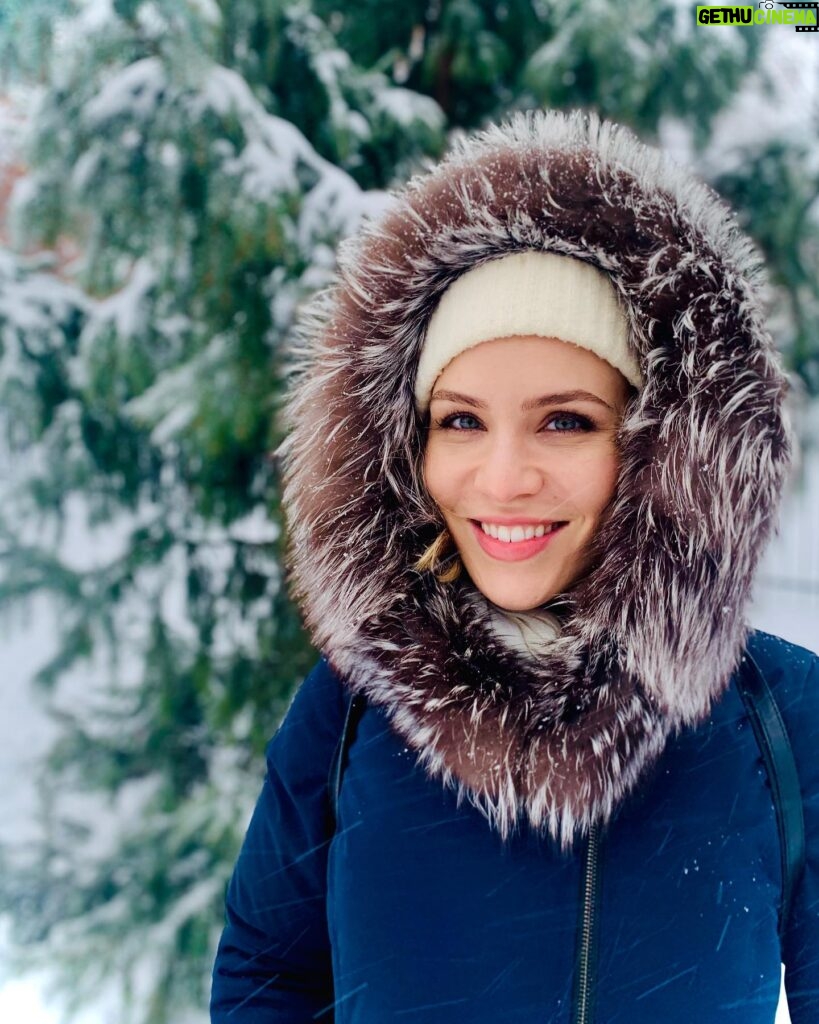Actress Amber Goldfarb Hd Instagram Photos And Wallpapers March 2021