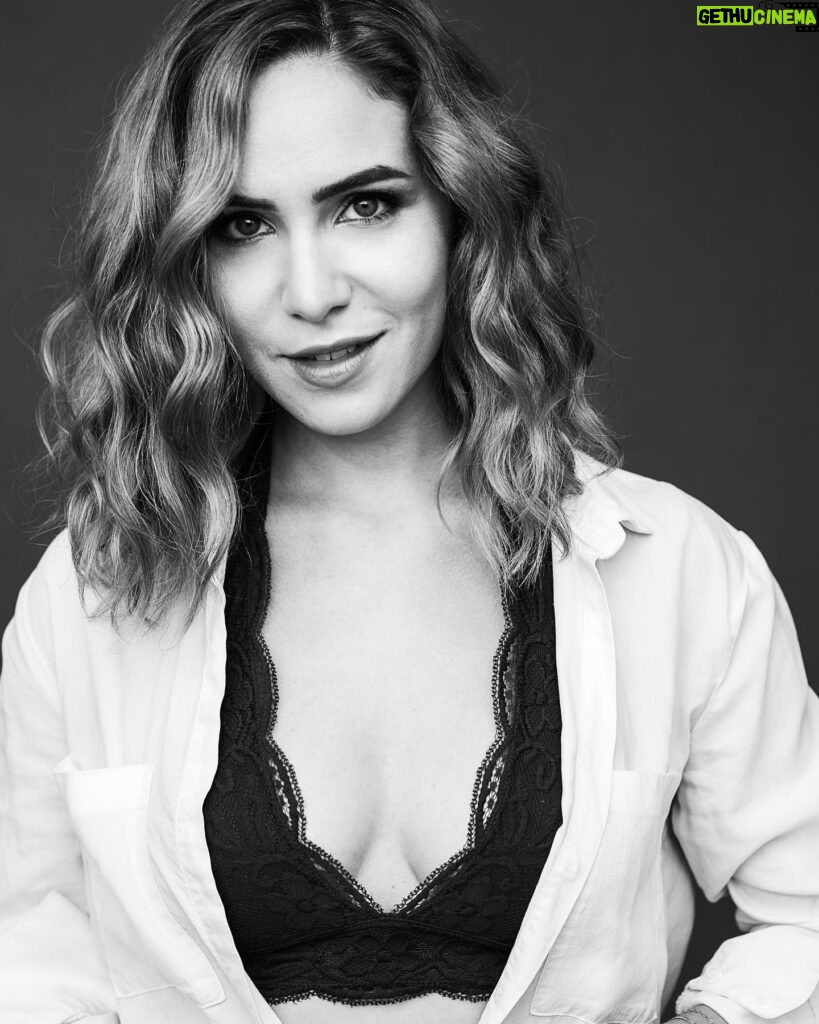 Actress Amber Goldfarb Hd Instagram Photos And Wallpapers March 2020