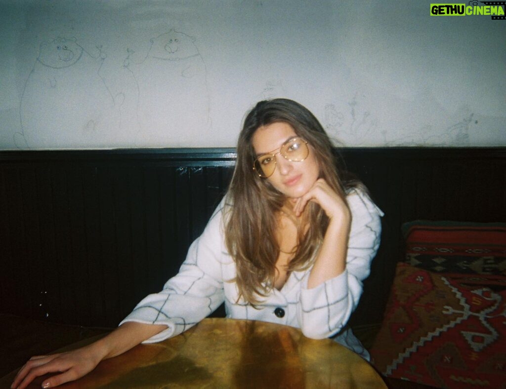 Actress Andrea Bartlow HD Instagram Photos and Wallpapers November 2021 ...
