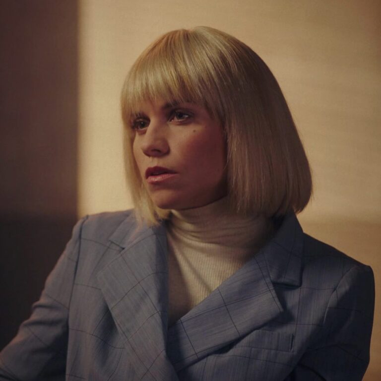 10 Breathtaking Instagram Photos of Anna Apter