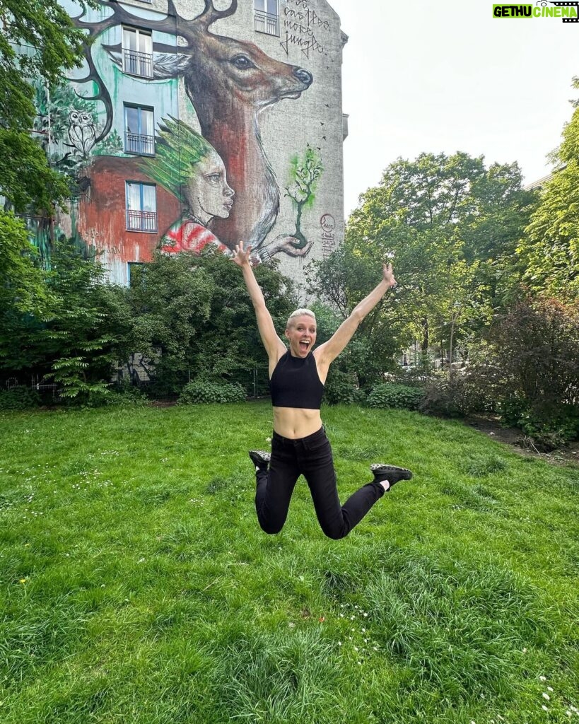 Actress Caitlin V HD Instagram Photos and Wallpapers May 2024 | Gethu ...