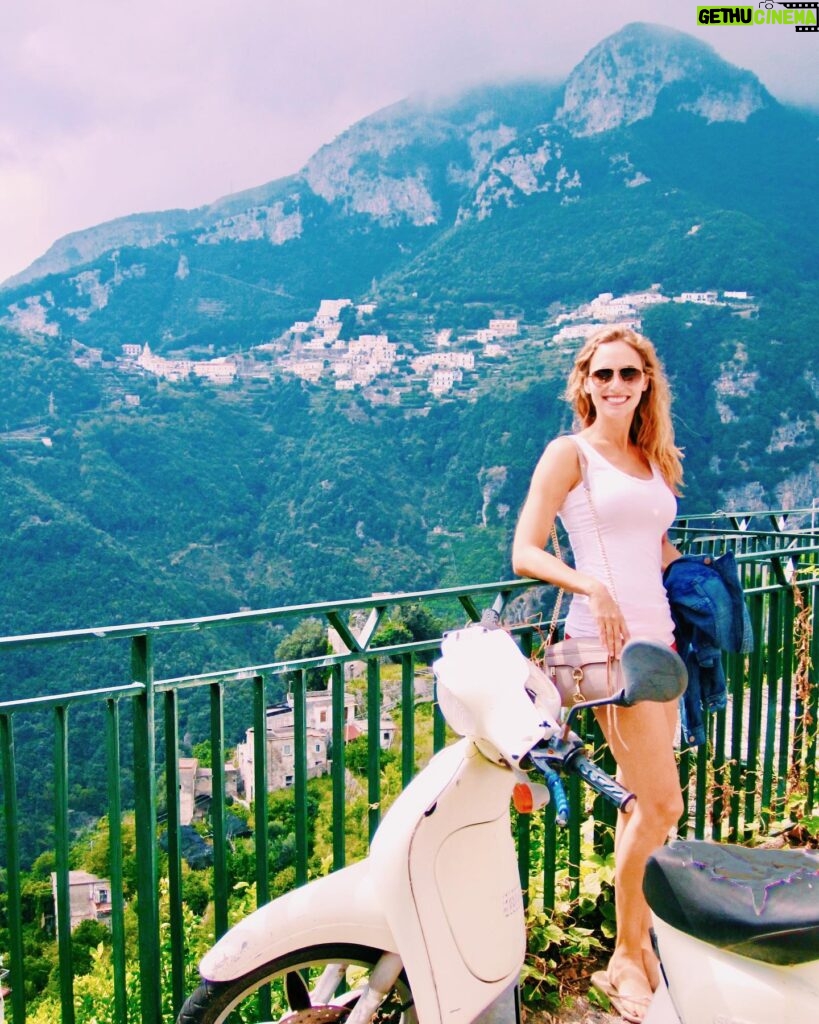 Actress Danielle Demski HD Instagram Photos and Wallpapers August 2020 ...