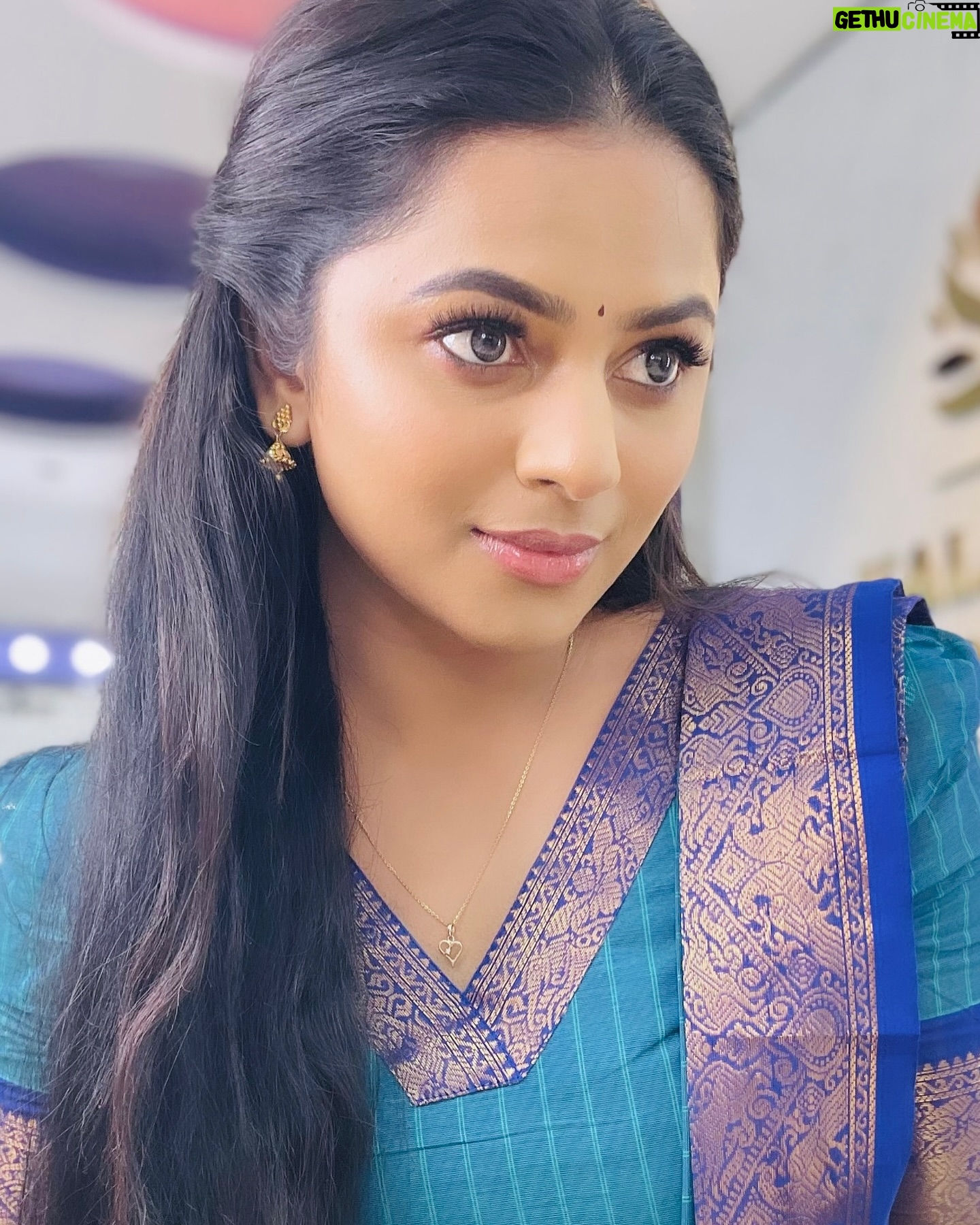 Actress Delna Davis HD Instagram Photos and Wallpapers May 2024 | Gethu ...