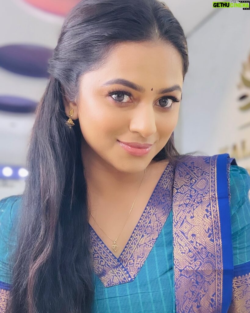 Actress Delna Davis HD Instagram Photos and Wallpapers May 2024 | Gethu ...