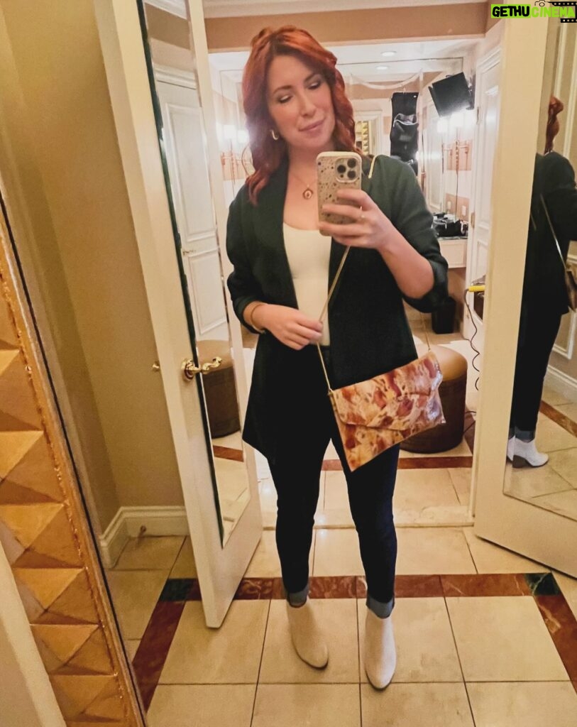Actress Elizabeth Maxwell HD Instagram Photos and Wallpapers April 2024 ...