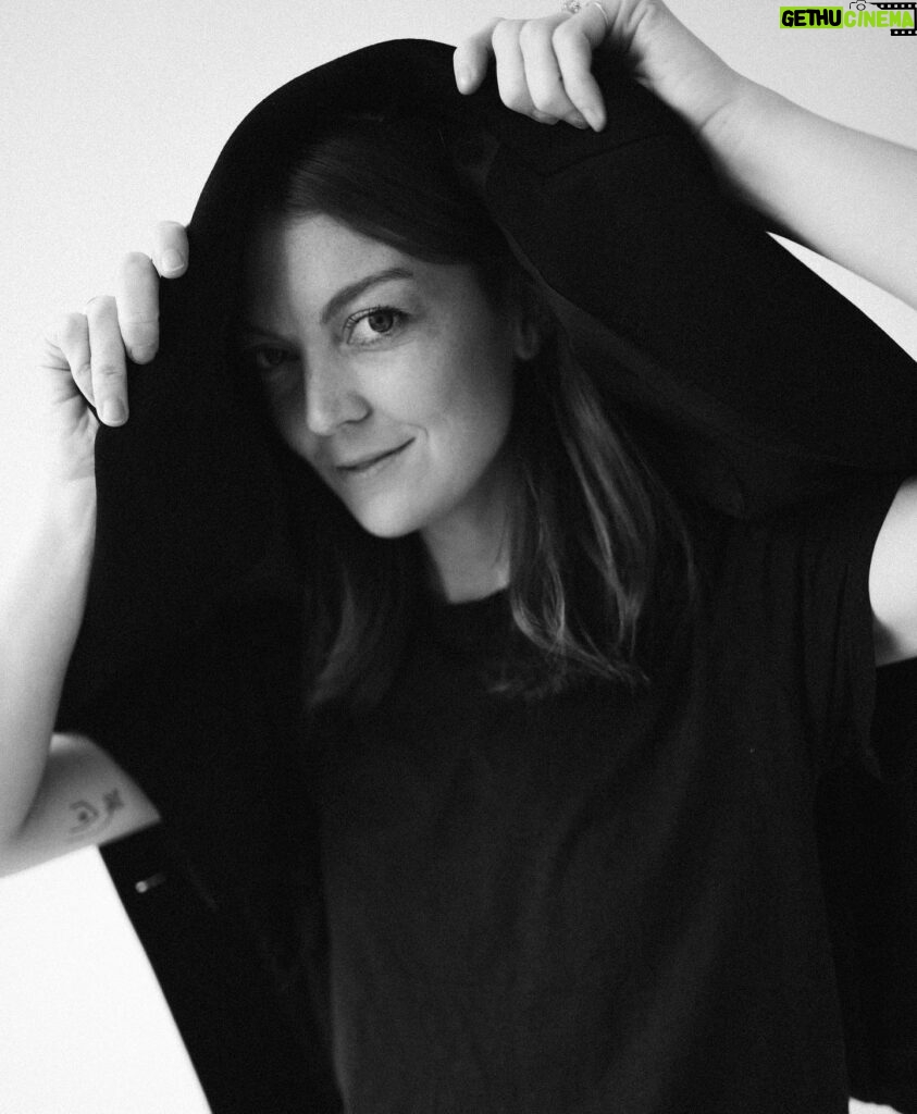 Actress Emily Coutts HD Instagram Photos and Wallpapers November 2021 ...