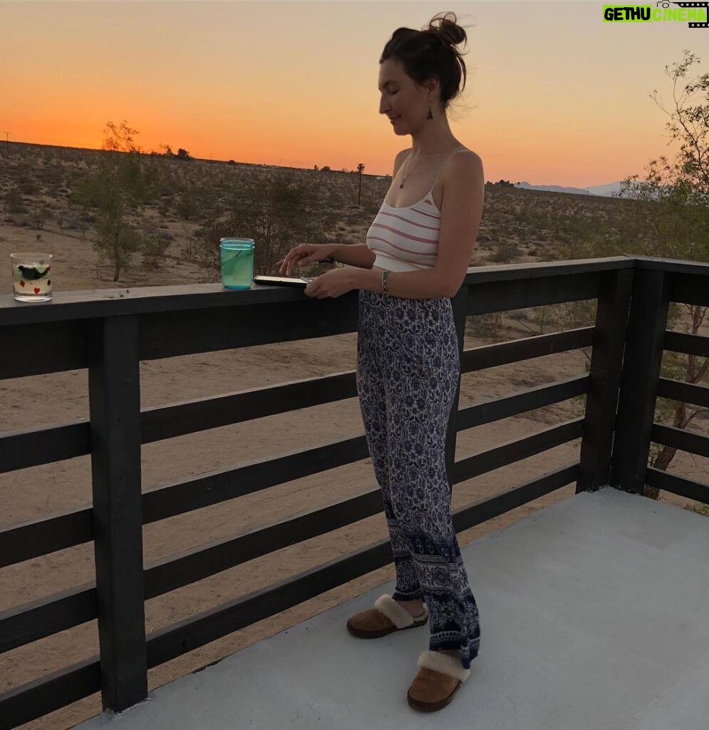 Actress Emily Kokal HD Instagram Photos and Wallpapers October 2018 ...
