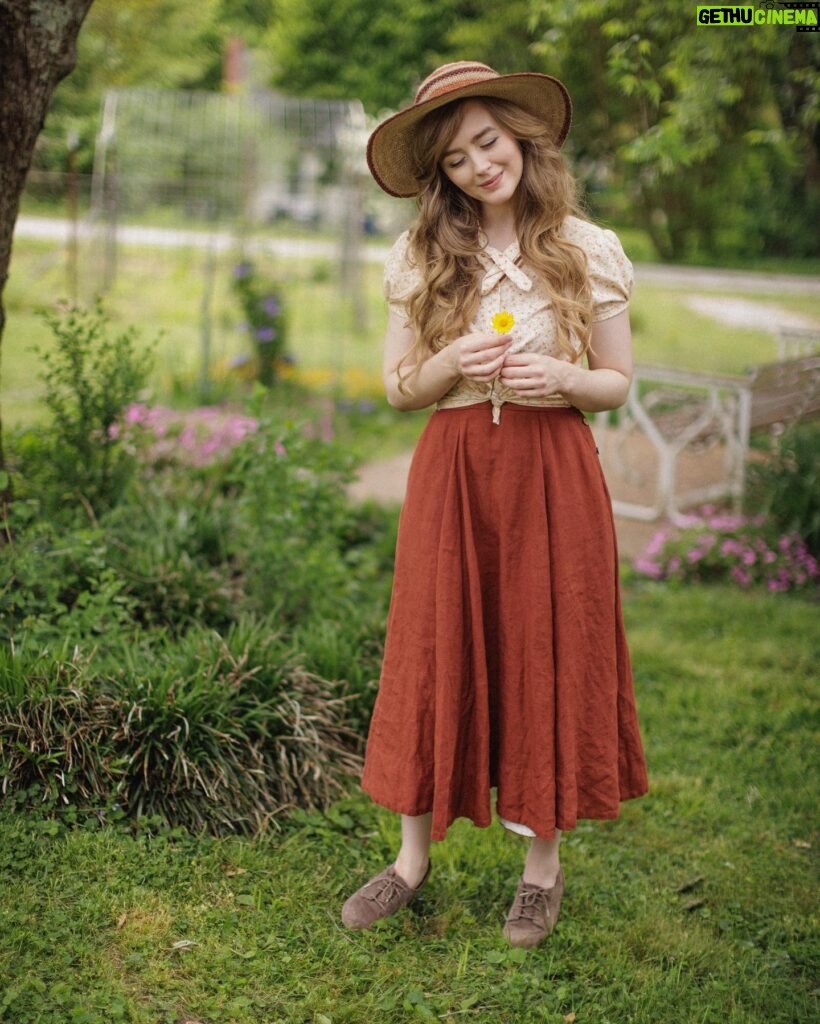 Actress Emily Marie Palmer HD Instagram Photos and Wallpapers May 2022 ...