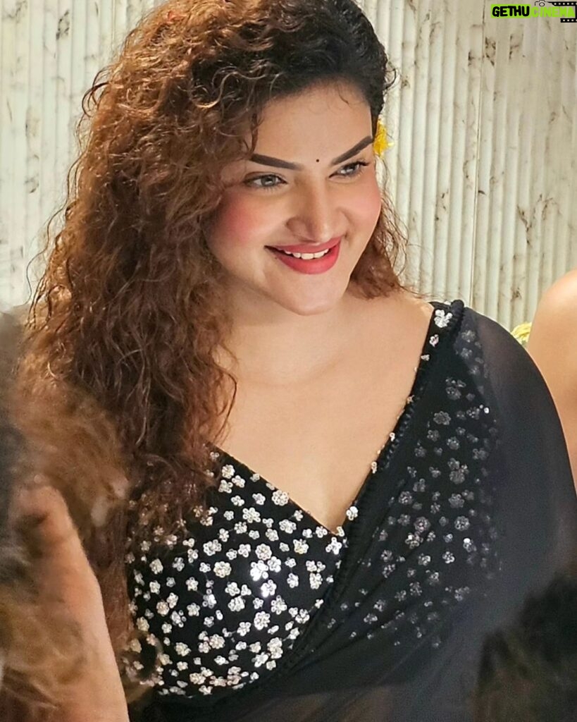 Actress Honey Rose HD Instagram Photos and Wallpapers August 2024 ...