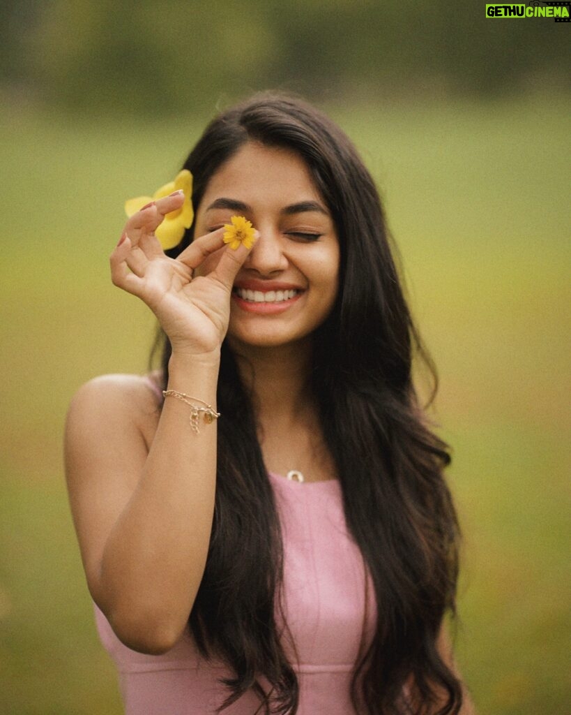 Actress Ivana HD Photos and Wallpapers November 2024 | Gethu Cinema