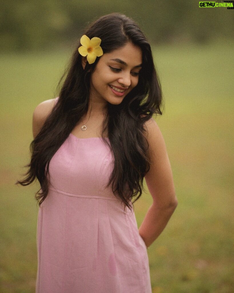 Actress Ivana HD Photos and Wallpapers November 2024 | Gethu Cinema