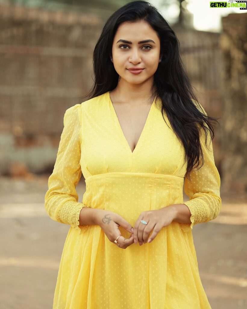 Actress Janani Ashok Kumar HD Instagram Photos and Wallpapers July 2024 ...