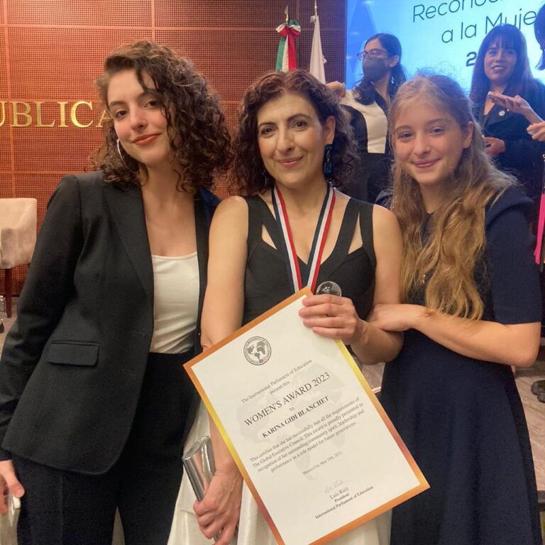 10 Most Popular Instagram Photos of Karina Gidi