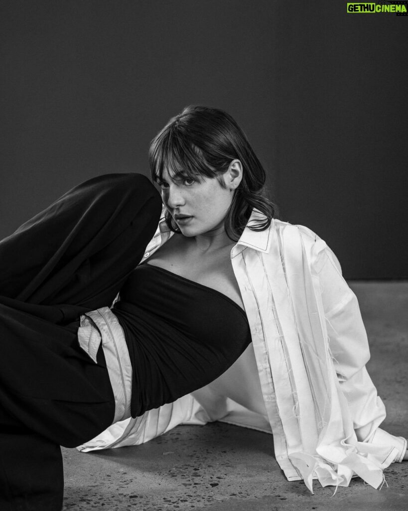 Actress Kelly Depeault HD Instagram Photos and Wallpapers June 2024 ...